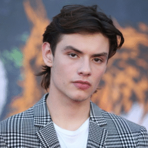 Louis Partridge Age & Bio: The Full Story Behind the Breakout Star ...